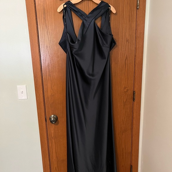 Lovely Imogen | Dresses | Lovely Brand Draped Twist Halter Tieback ...